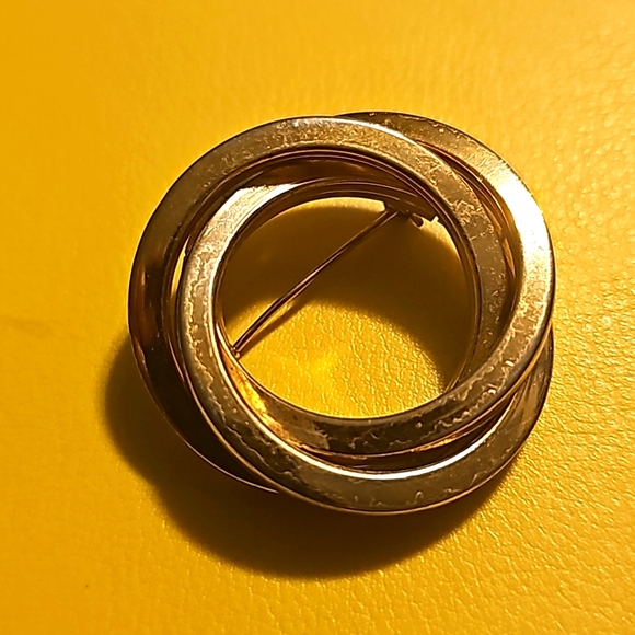 Unbranded | Jewelry | Vintage 95s Circled Brooch Goldtone Safety Pin ...